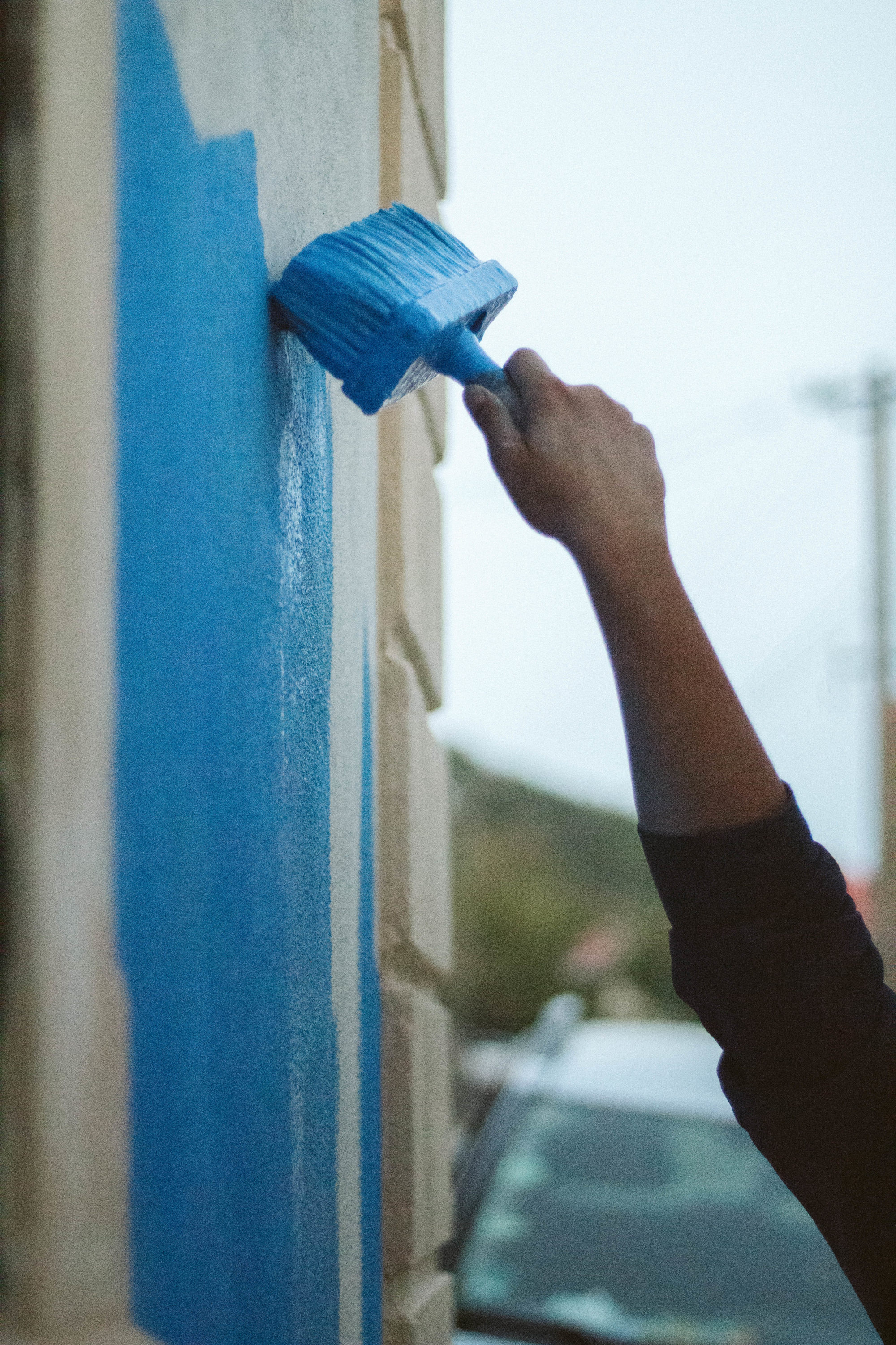 O poveste cu oameni frumoşi şi case albastre – Albastru